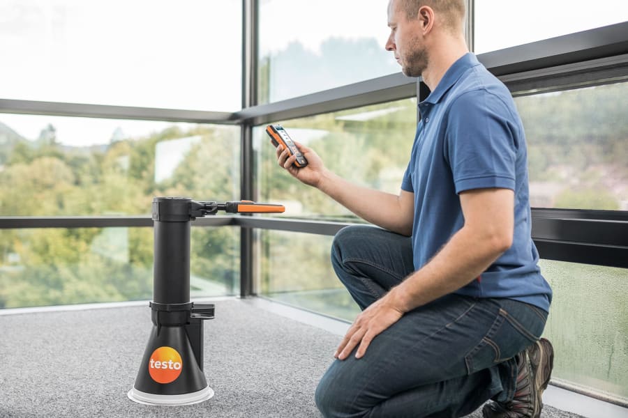 Air velocity measurement with the testo 440 air velocity & IAQ ...