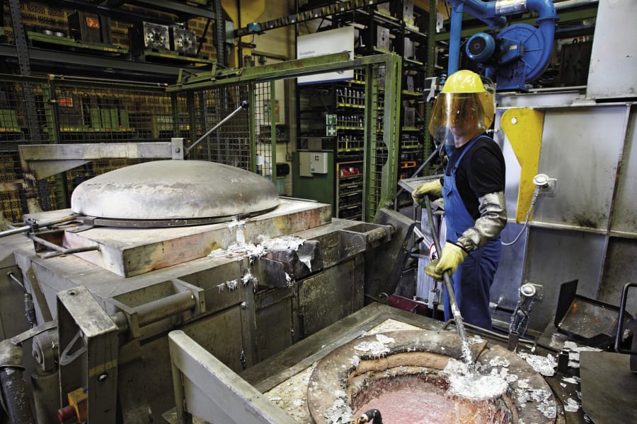 Monitoring and optimizing aluminum production