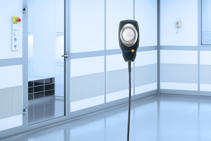 Measuring illuminance in a cleanroom