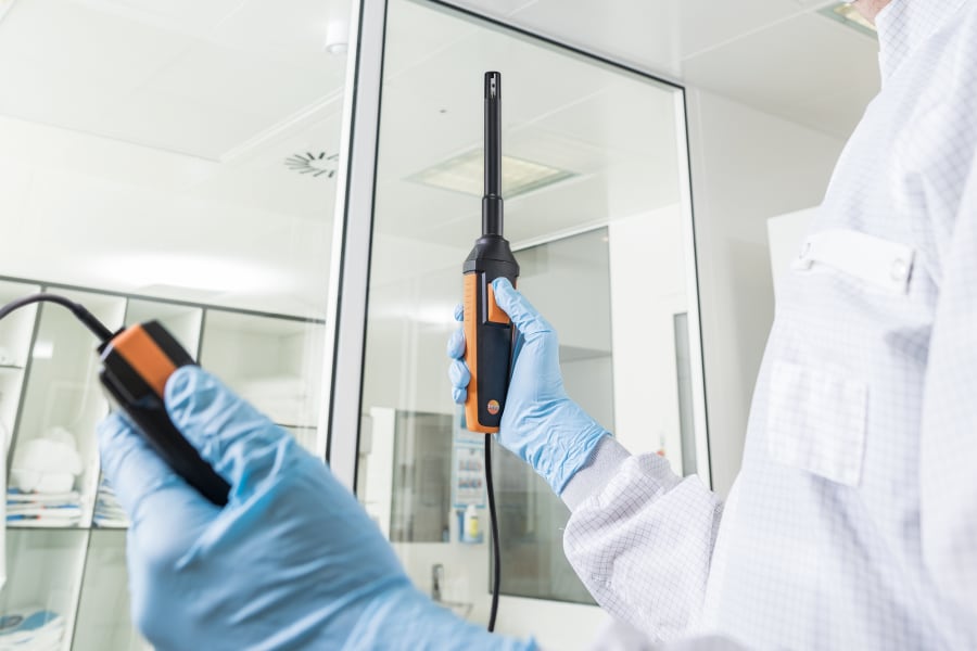 Measure humidity and temperature with the testo 440 Multifunctional IAQ ...