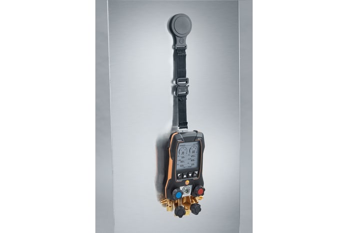 Magnetic strap for digital manifolds